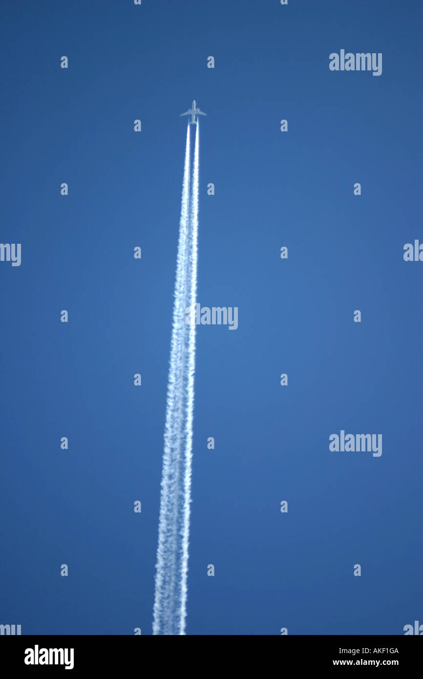 Moving airplane hi-res stock photography and images - Alamy