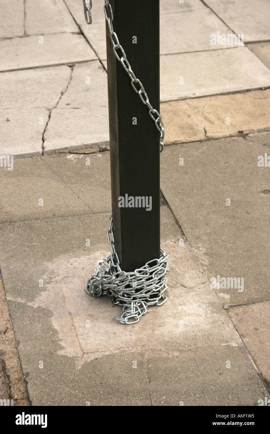 Chain pole street hi-res stock photography and images - Alamy