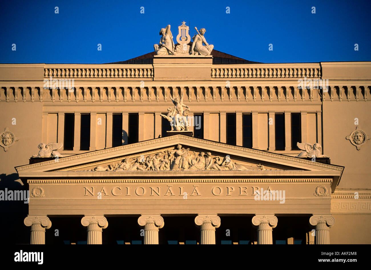Lettland, Riga, Nationaloper, gebaut 1860-63 Stock Photo - Alamy