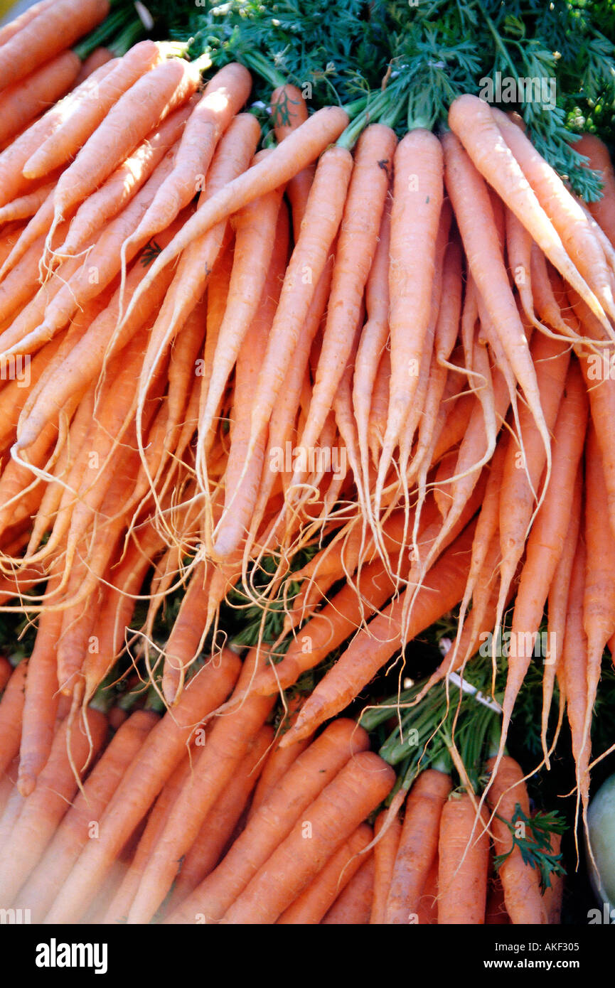 Carrots stack hi-res stock photography and images - Alamy