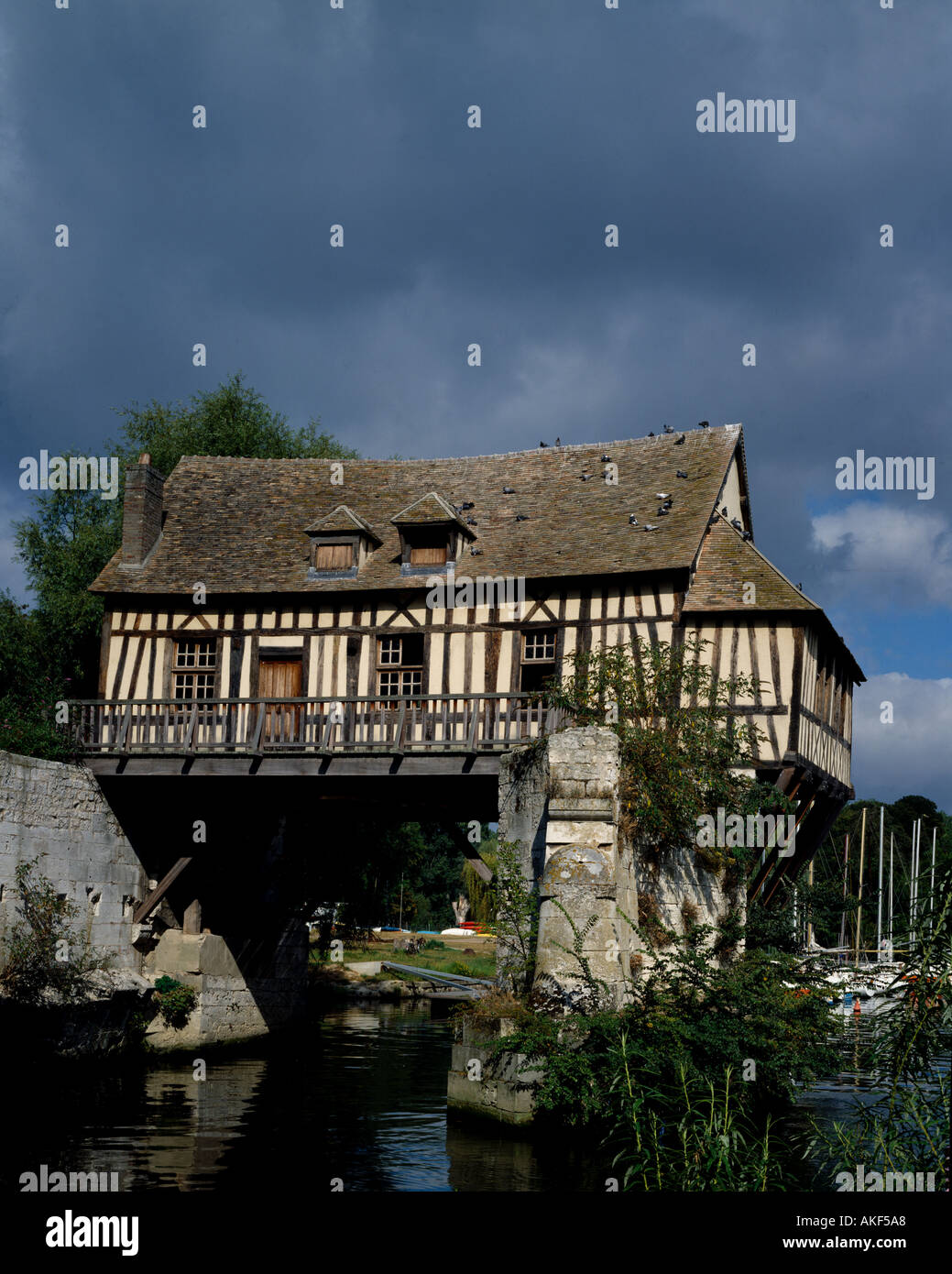 Vernon bridge hi-res stock photography and images - Alamy