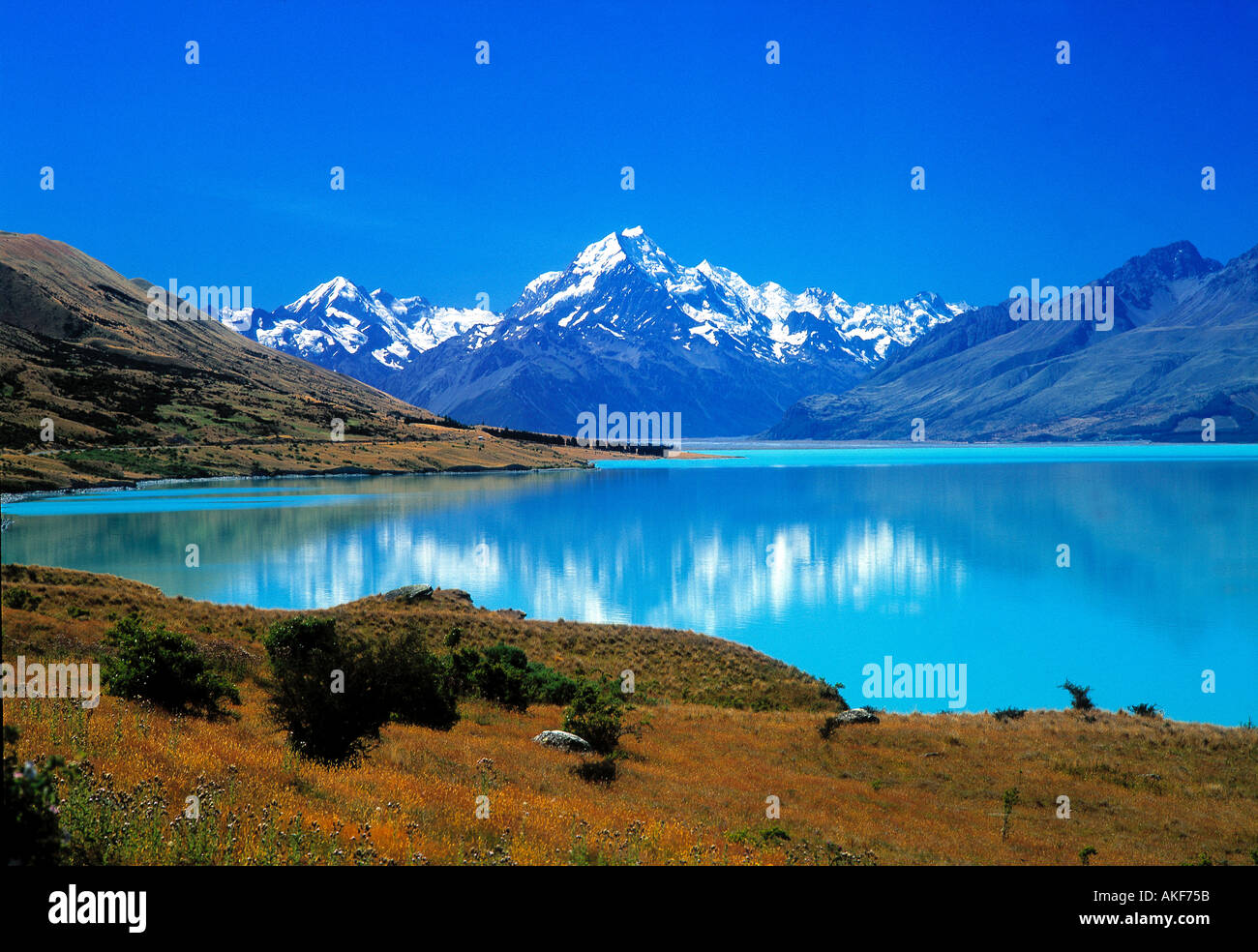 Reflections on mt cook hi-res stock photography and images - Alamy
