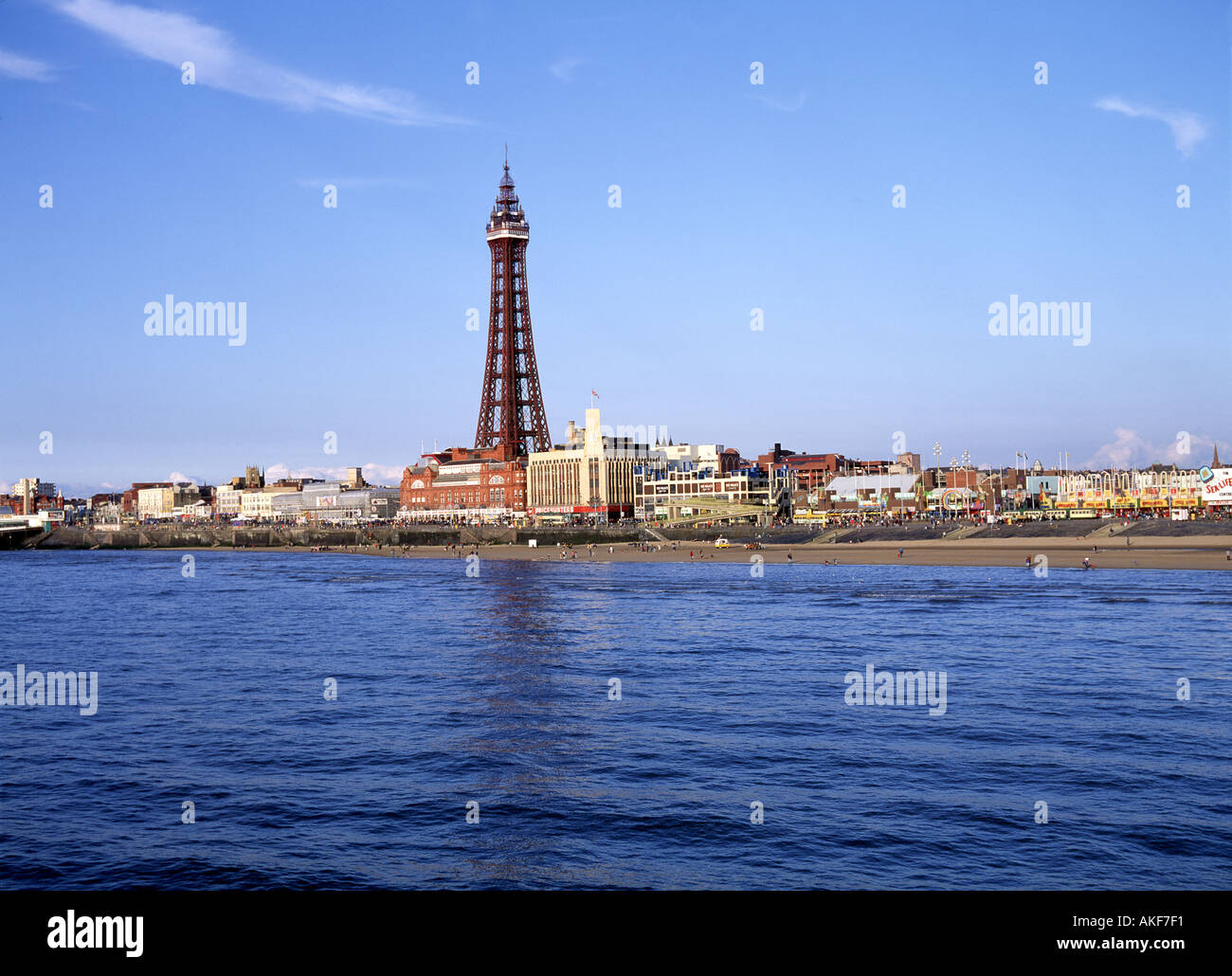 Blackpool beach sea hi-res stock photography and images - Alamy
