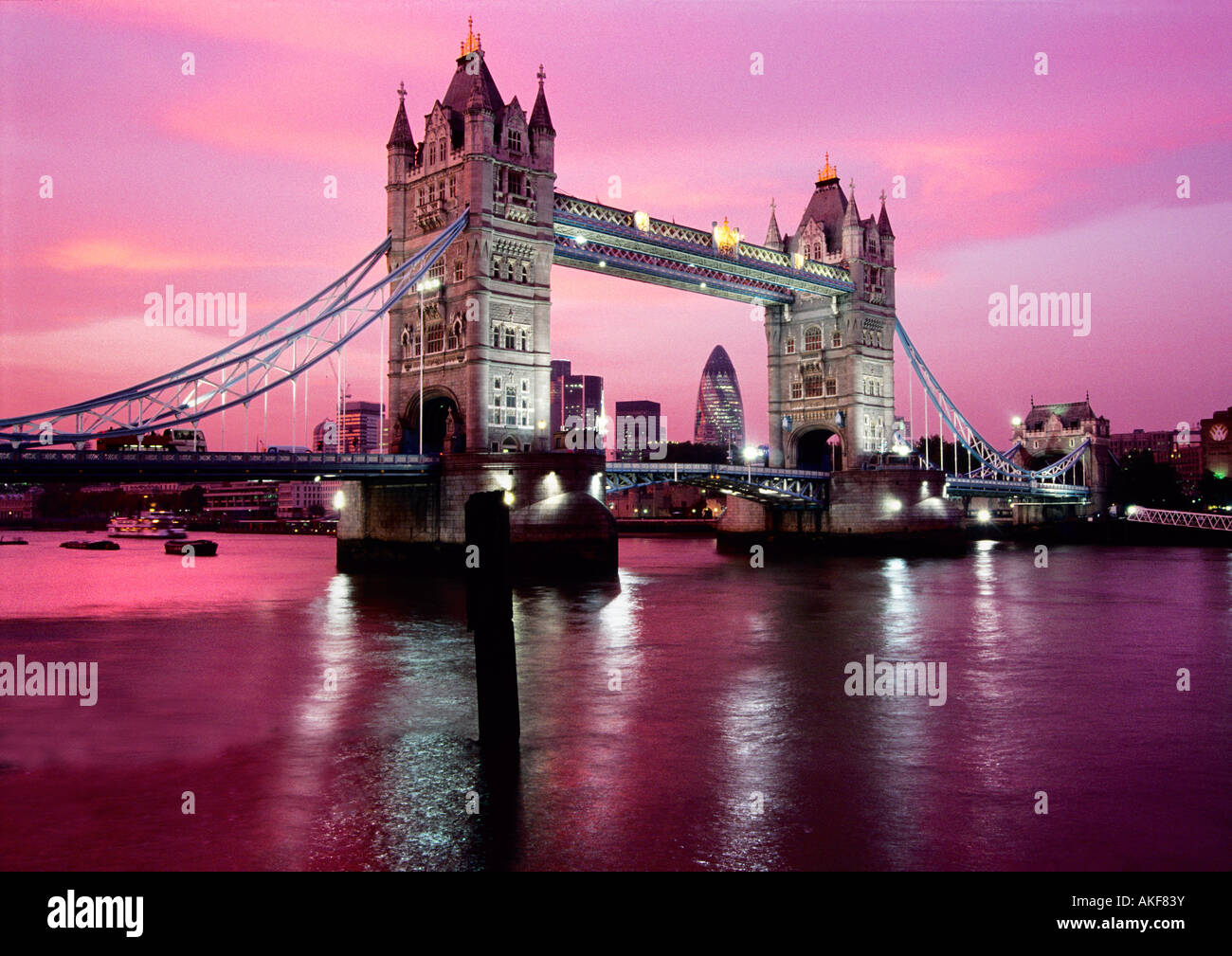 Tower Bridge London at dusk Stock Photo - Alamy