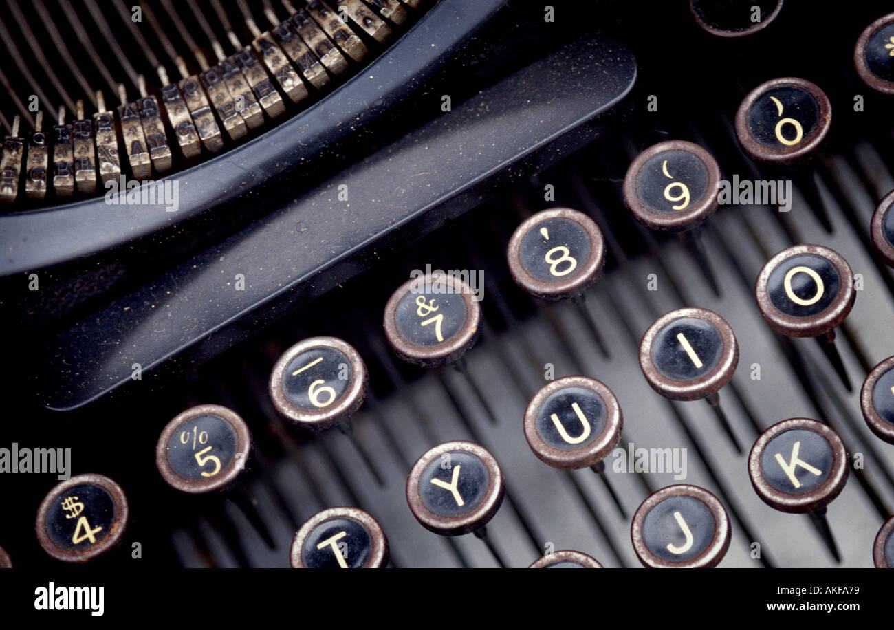 Keys on old manual hand powered Typewriter Stock Photo - Alamy