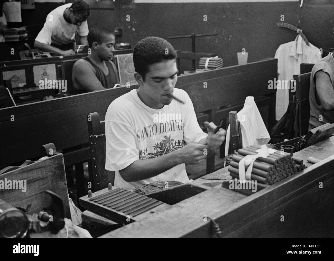 Cigar factory workers Havana Cuba Stock Photo - Alamy
