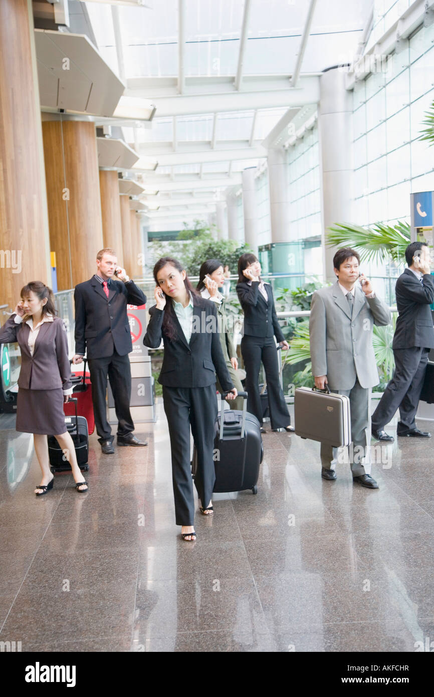 Groups of people mobile phones hi-res stock photography and images - Alamy