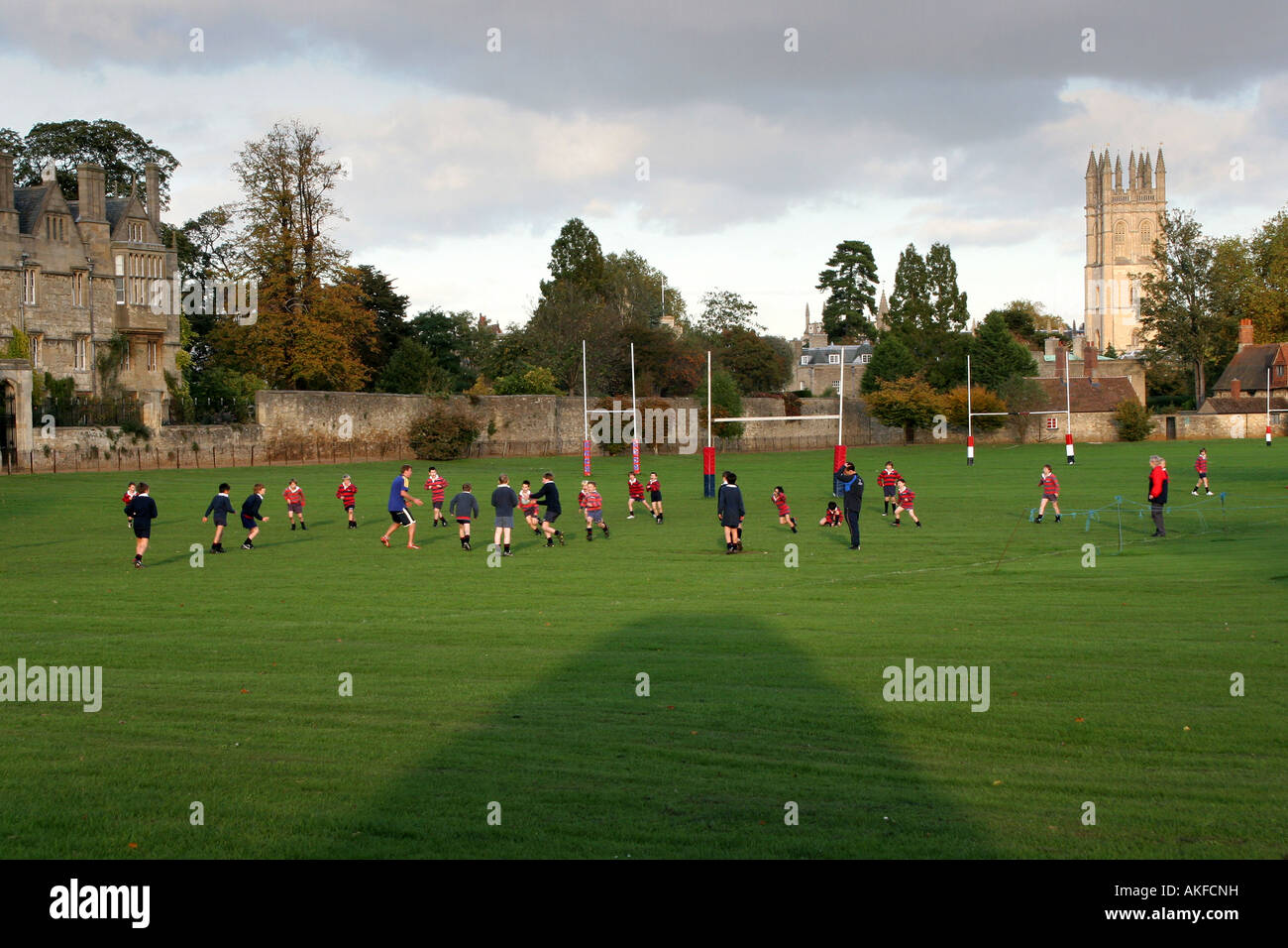 Kids playing rugby hi-res stock photography and images - Alamy