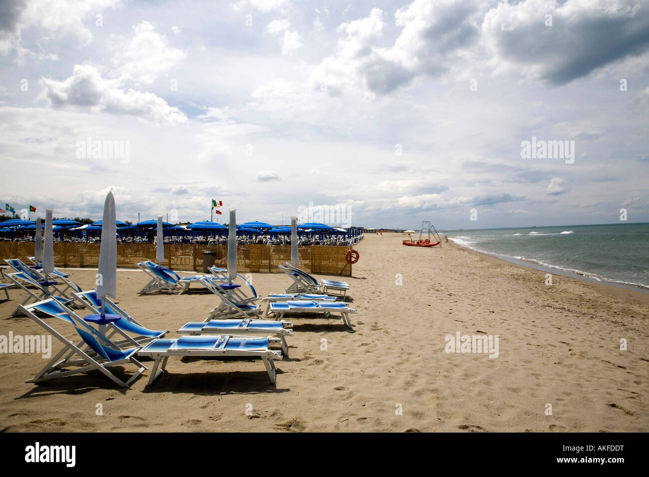 Tirrenia beach hi-res stock photography and images - Alamy