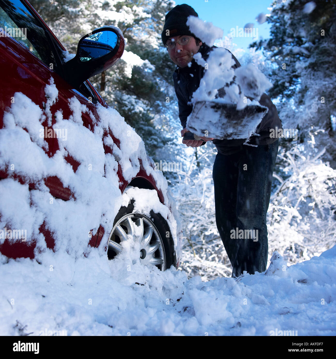 Driver clearing his car of snow Stock Photo - Alamy