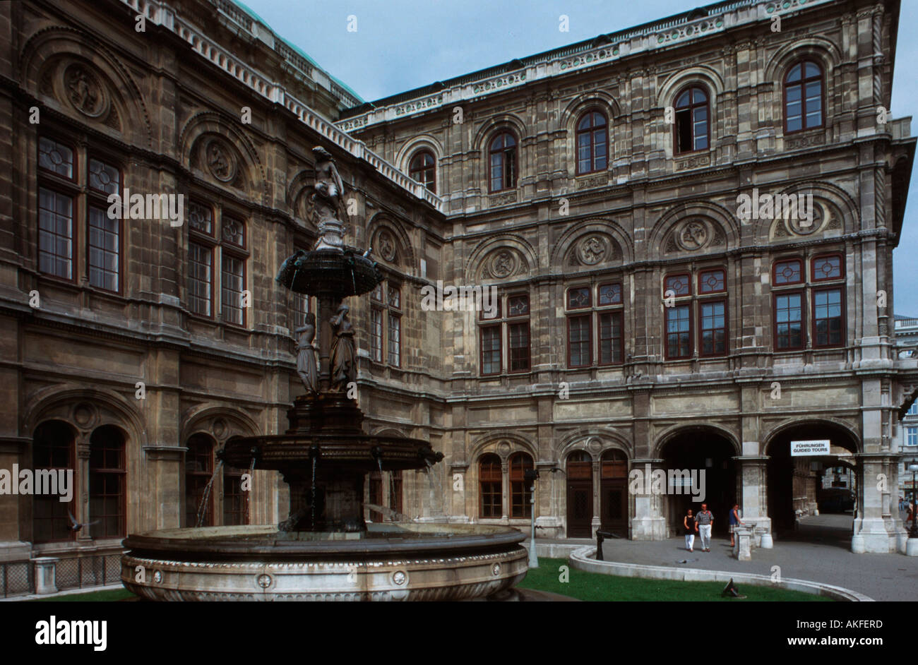 Opernhaus der stadt wien hi-res stock photography and images - Alamy