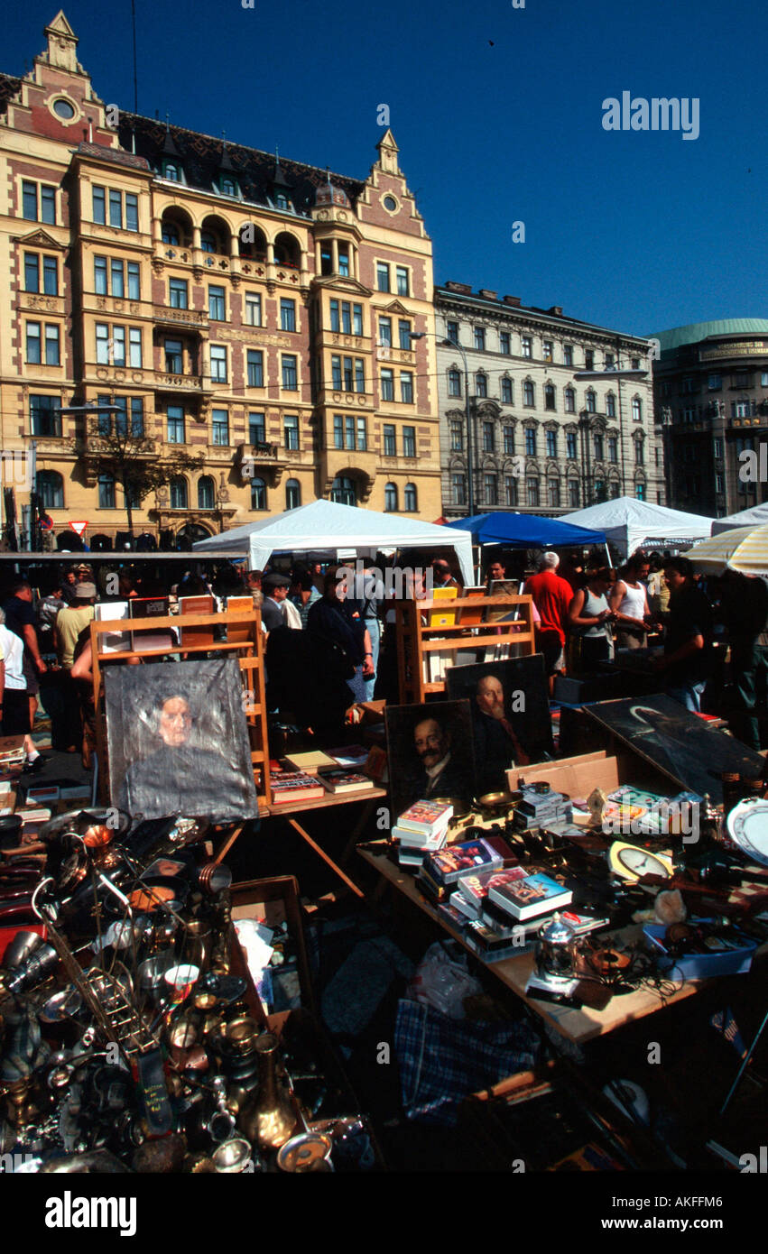 Flea market naschmarkt vienna hi-res stock photography and images - Alamy
