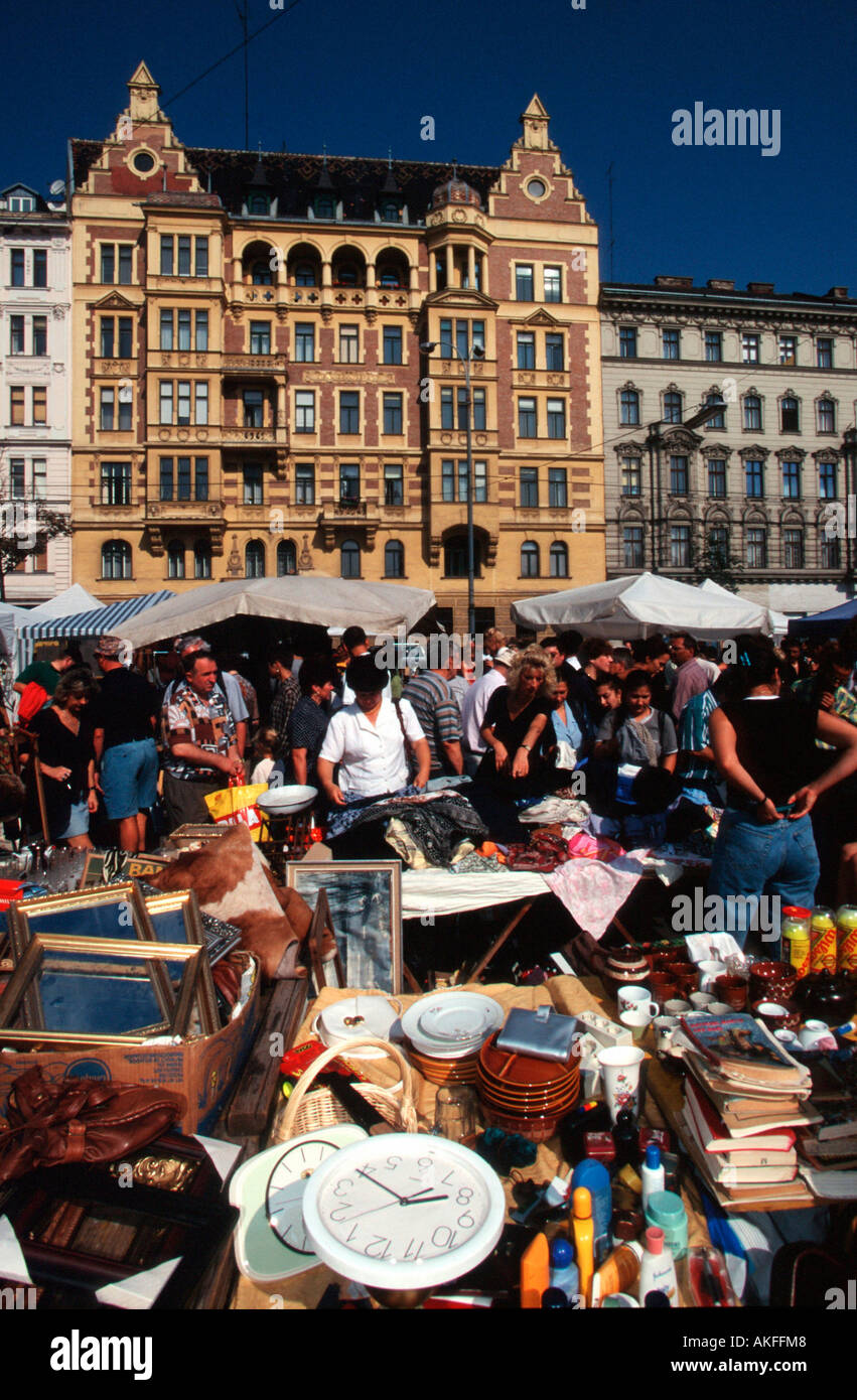 Flea market naschmarkt vienna hi-res stock photography and images - Alamy