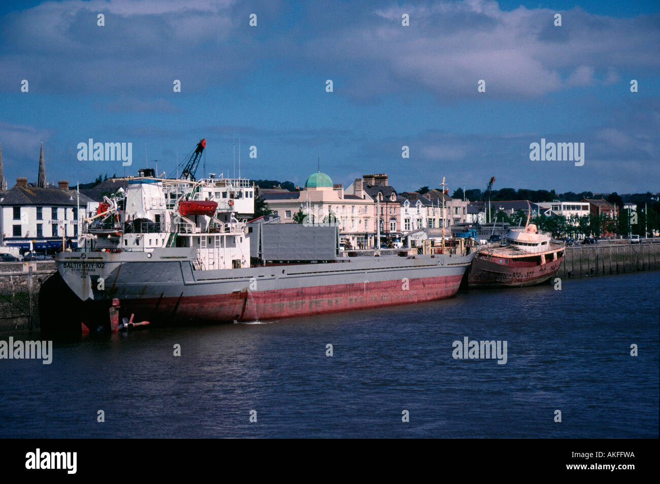England devon bideford dock ship hi-res stock photography and images ...
