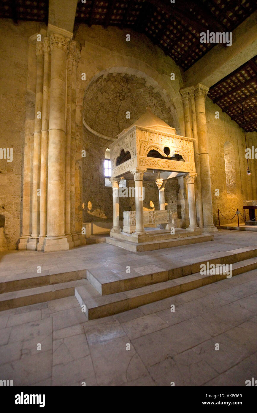 Ciborium hi-res stock photography and images - Alamy