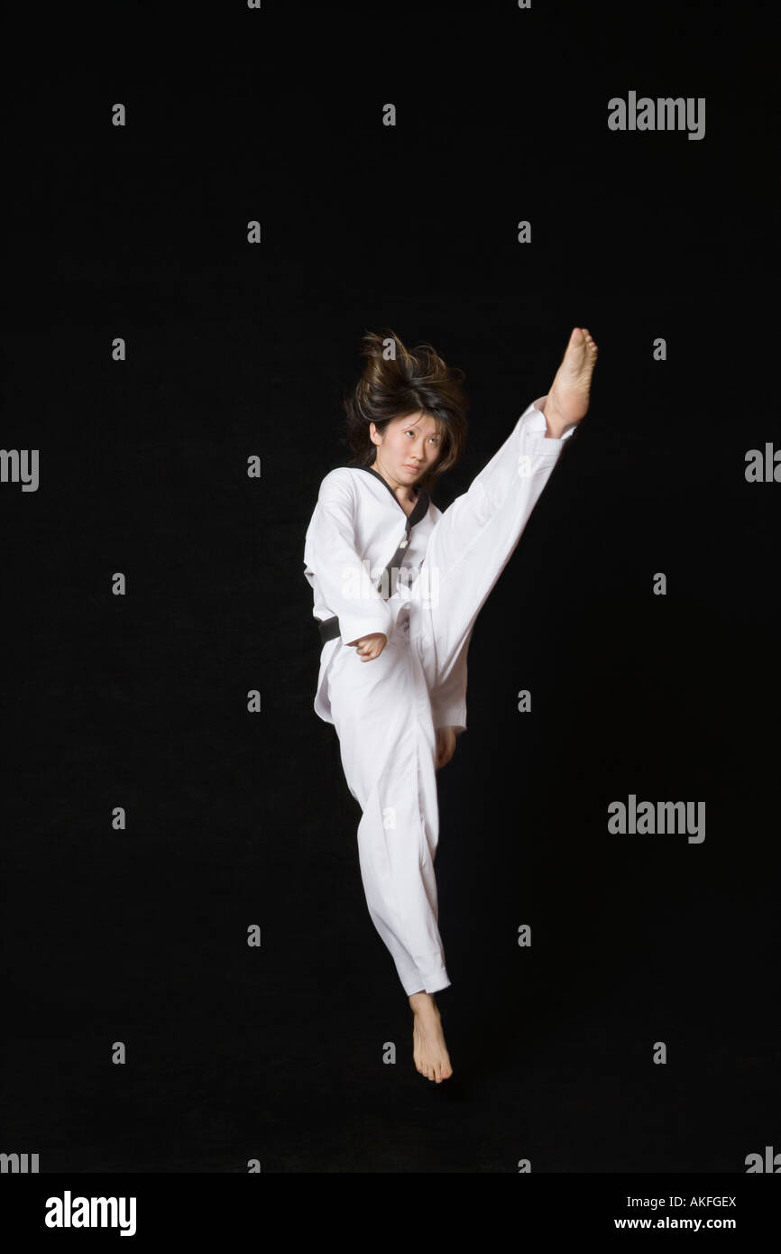 Young woman performing front kick Stock Photo - Alamy