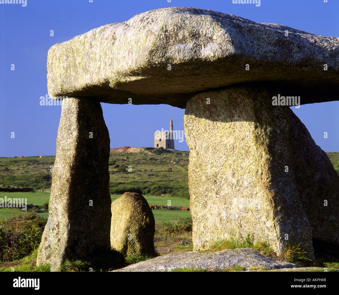 Lanyon quoit megalithic neolithic burial hi-res stock photography and ...