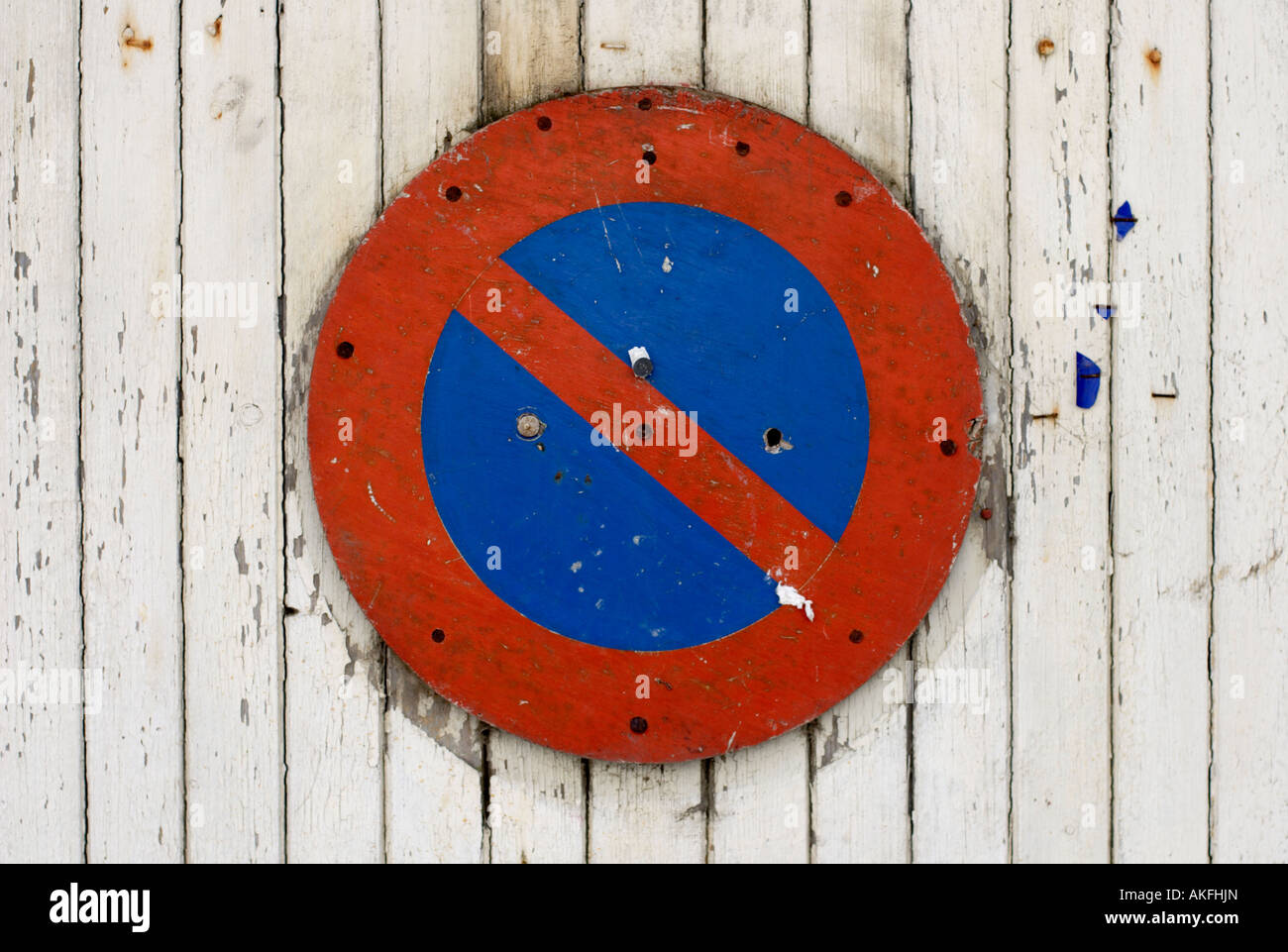 Battered no parking traffic sign Stock Photo - Alamy
