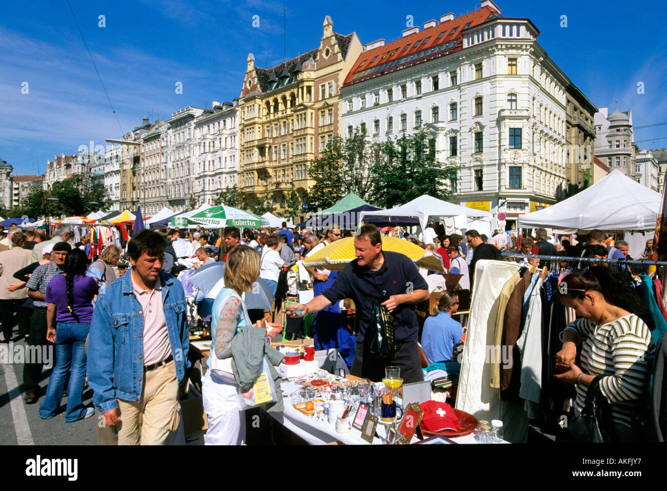 Flea market flohmarkt naschmarkt vienna hi-res stock photography and ...