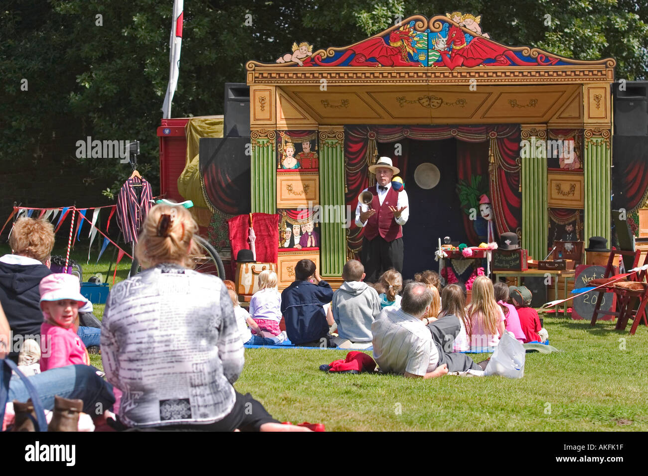 Outdoor theatre set hi-res stock photography and images - Alamy