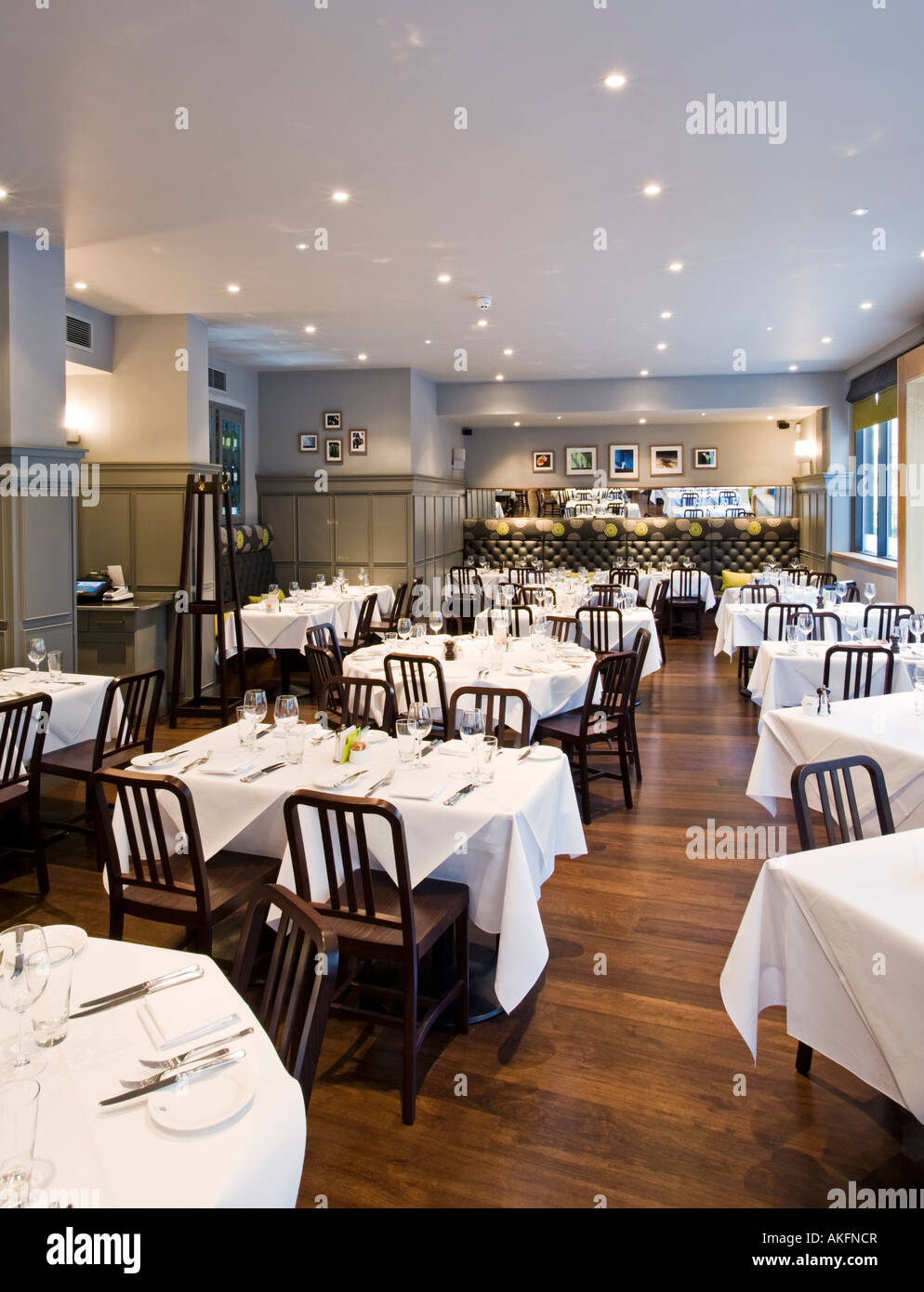 The 21 restaurant hi-res stock photography and images - Alamy