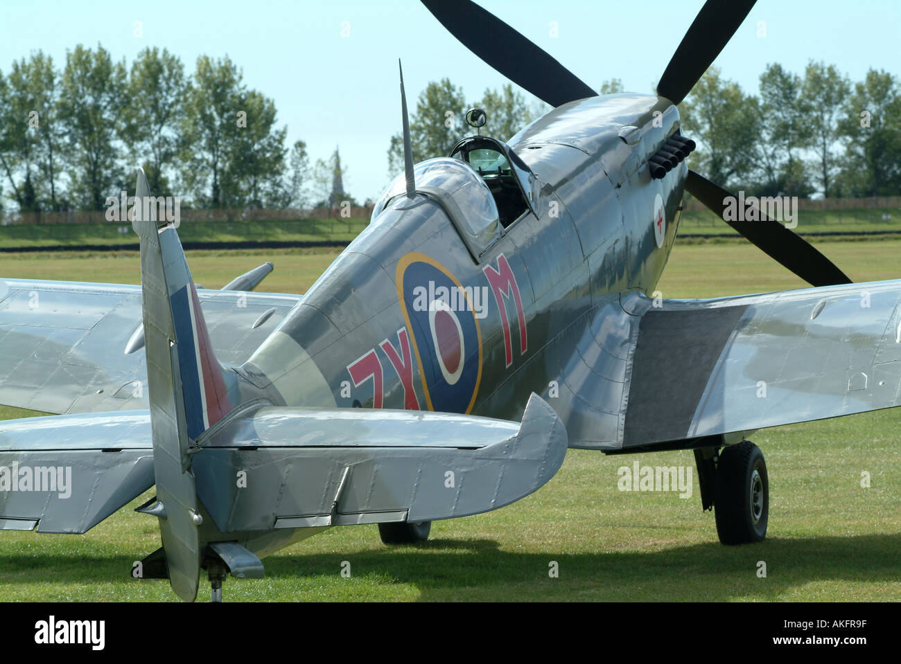 Spitfire cannon hi-res stock photography and images - Alamy