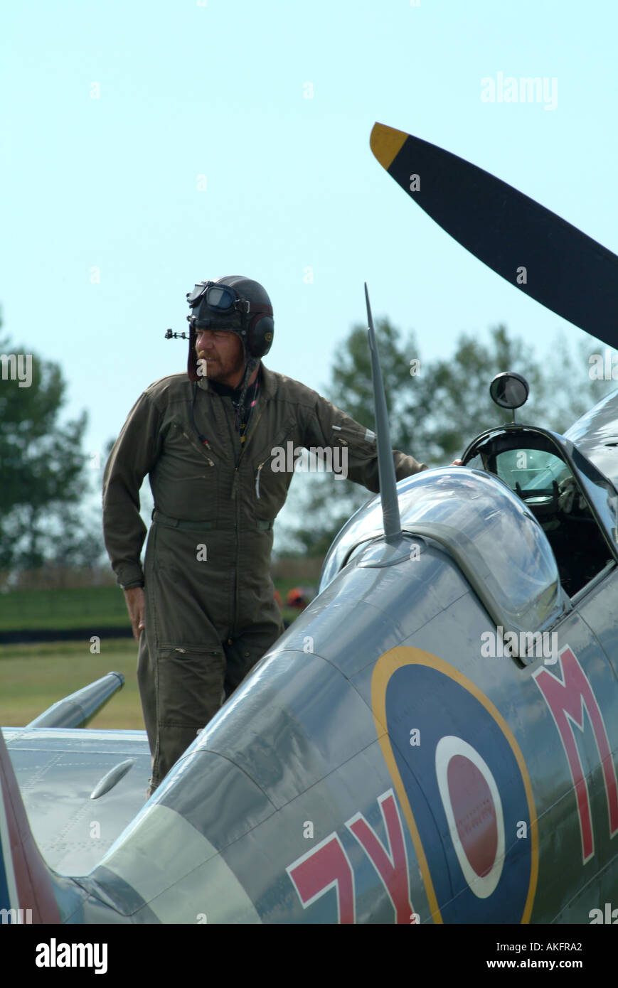 Spitfire wing cannon hi-res stock photography and images - Alamy