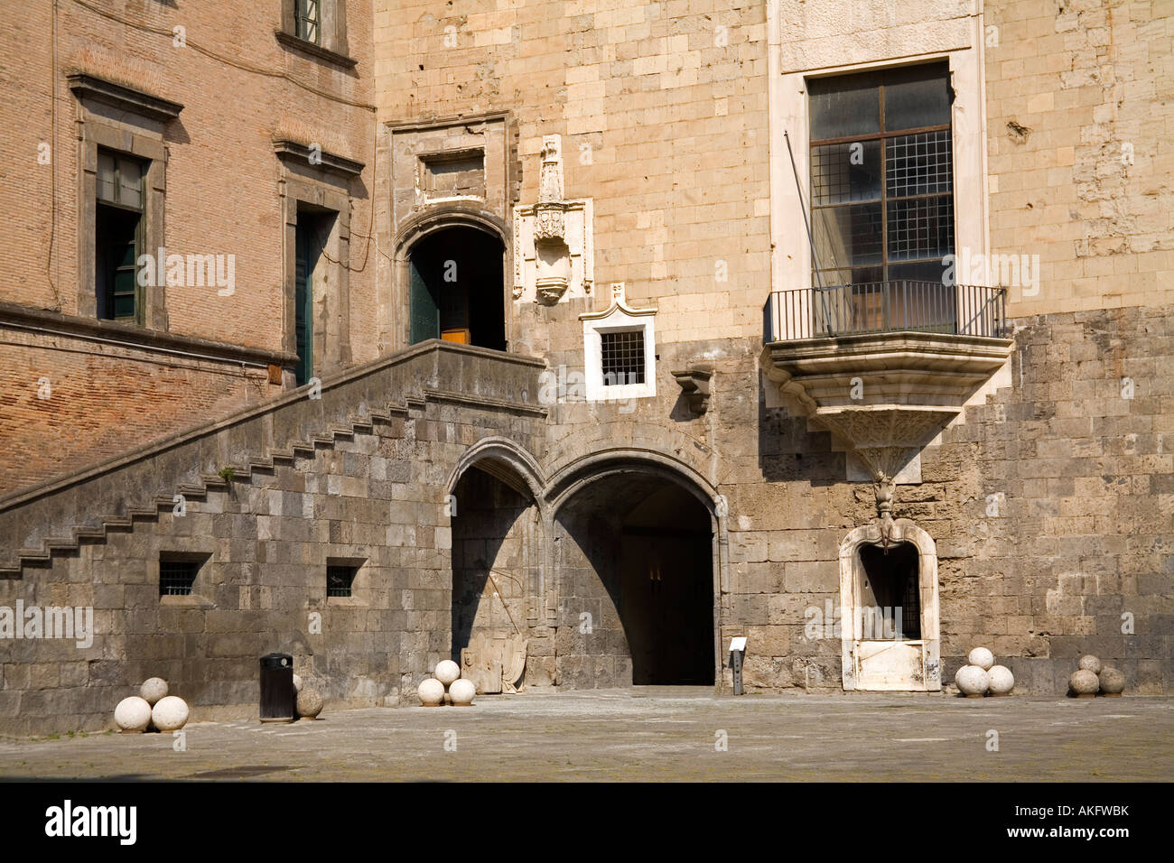 Inner city castle hi-res stock photography and images - Alamy