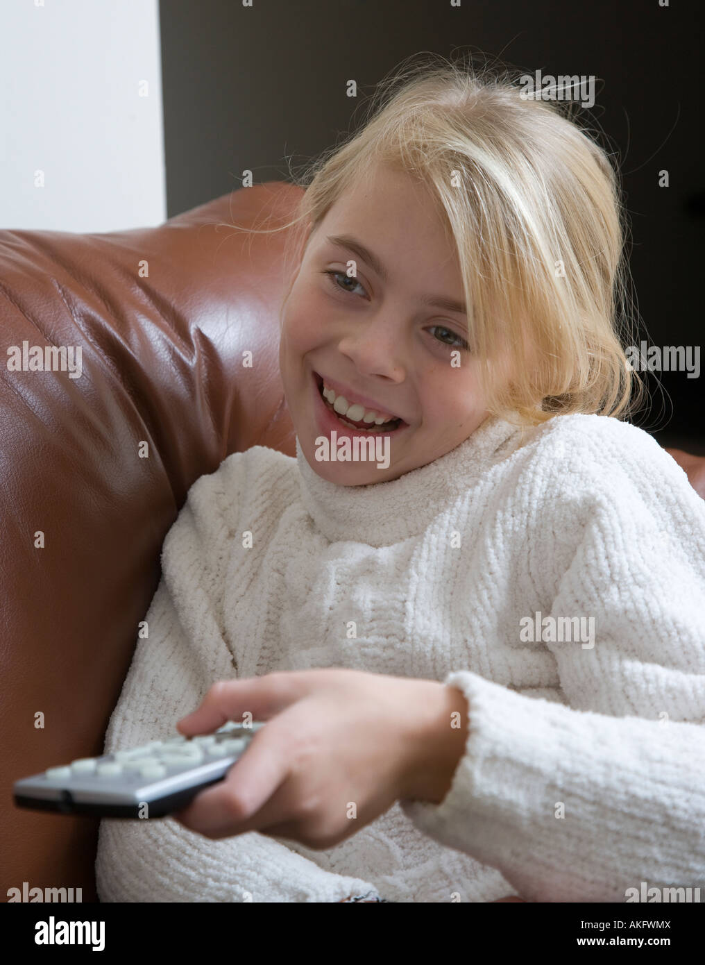 Child press button hi-res stock photography and images - Alamy