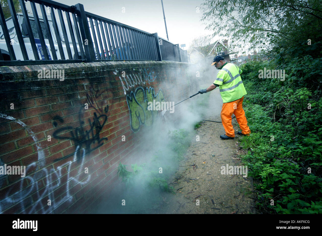 Removing graffiti hi-res stock photography and images - Alamy