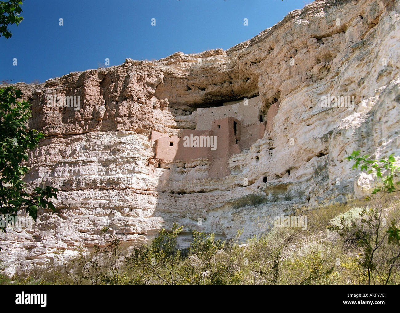 Ancient Indian ruins at Montezuma Castle Arizona Stock Photo - Alamy