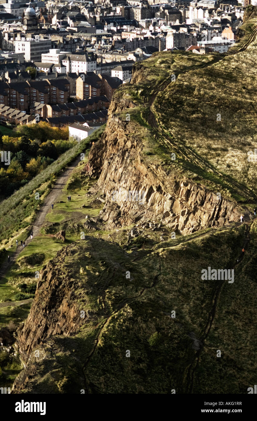 Cliffs edinburgh hi-res stock photography and images - Alamy