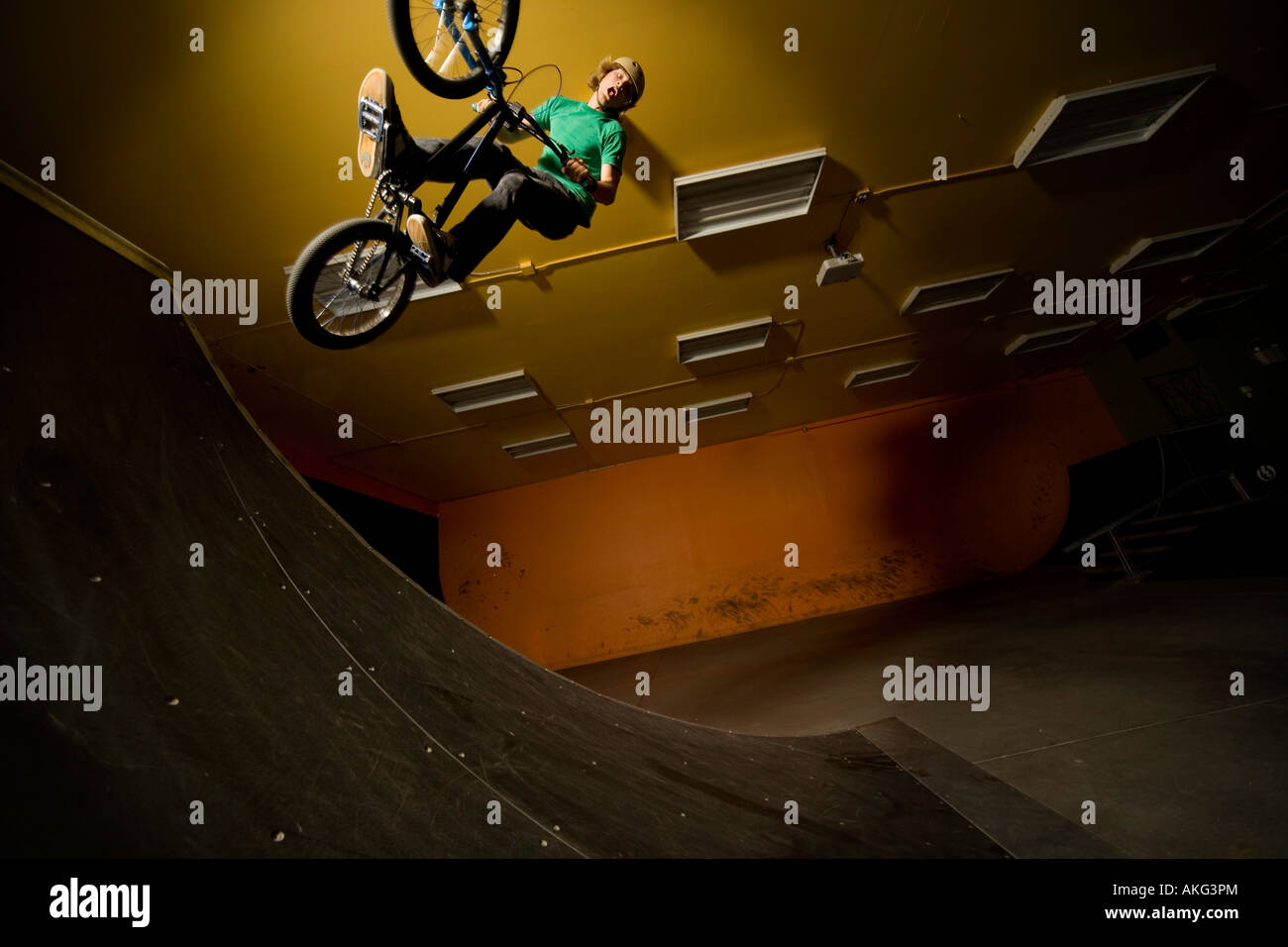 Stunt cycling hi-res stock photography and images - Alamy