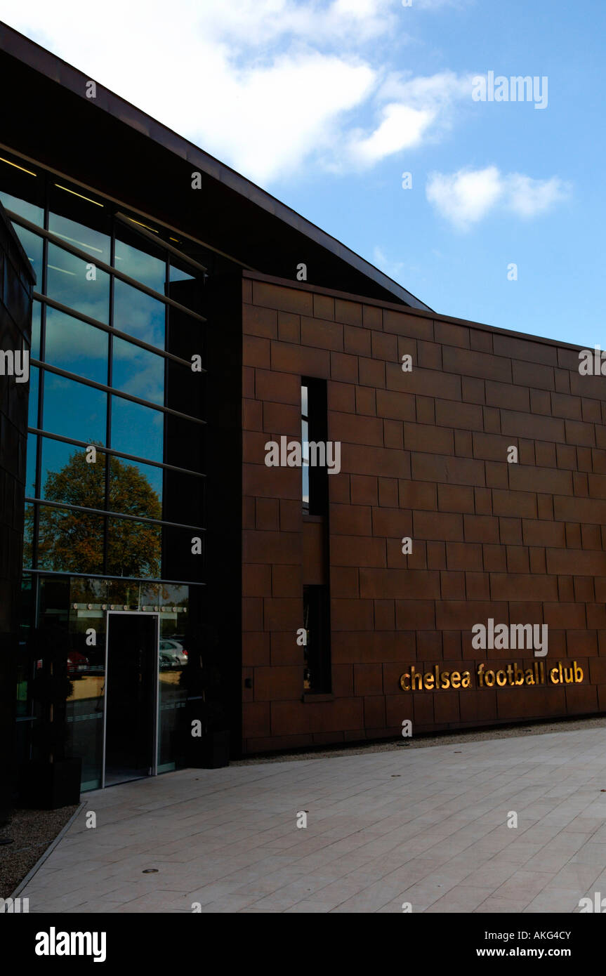 Chelsea training ground football club hi-res stock photography and ...