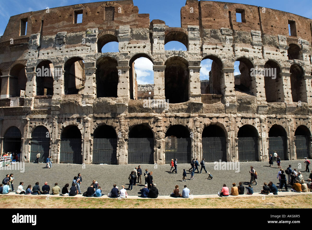 Coliseum tourists crowds hi-res stock photography and images - Alamy