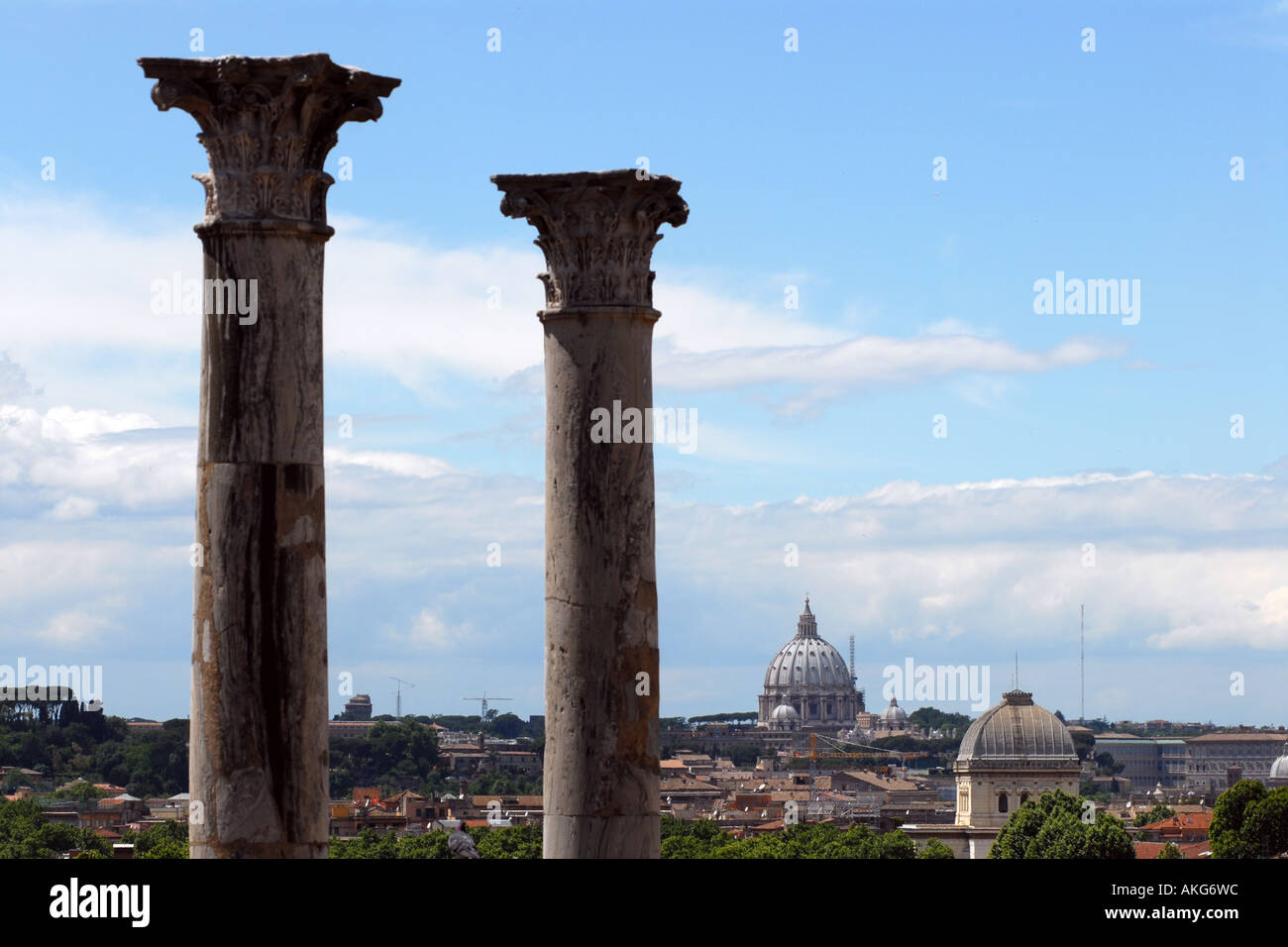 ITALY ROME THE PALATINE HILL VIEW TO ST PETERS AND THE VATICAN Stock ...