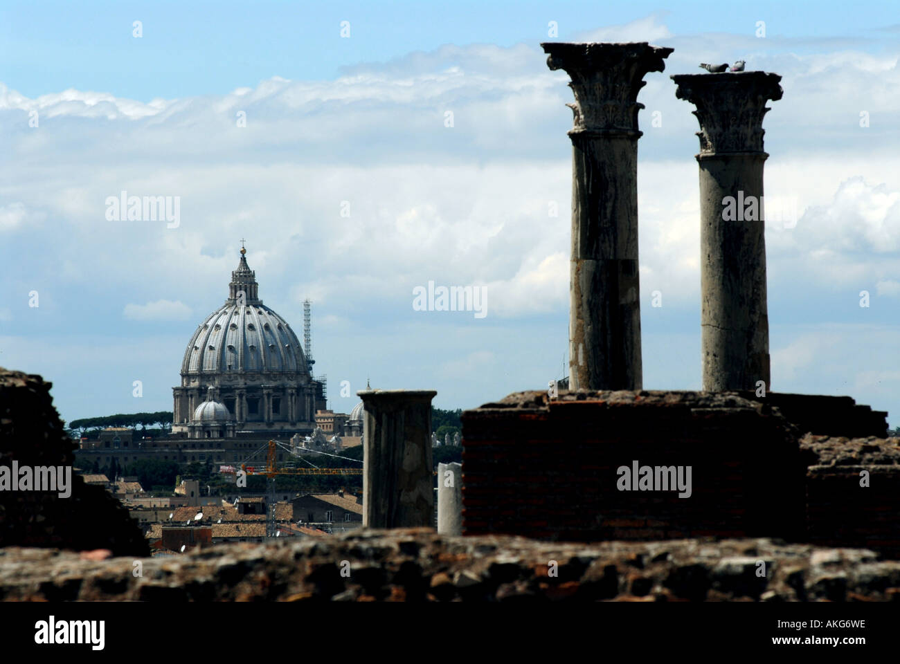 ITALY ROME THE PALATINE HILL VIEW TO ST PETERS AND THE VATICAN Stock ...