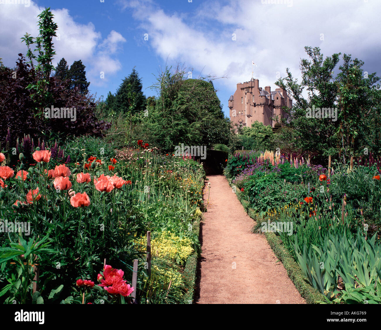 Summer crathes castle hi-res stock photography and images - Alamy