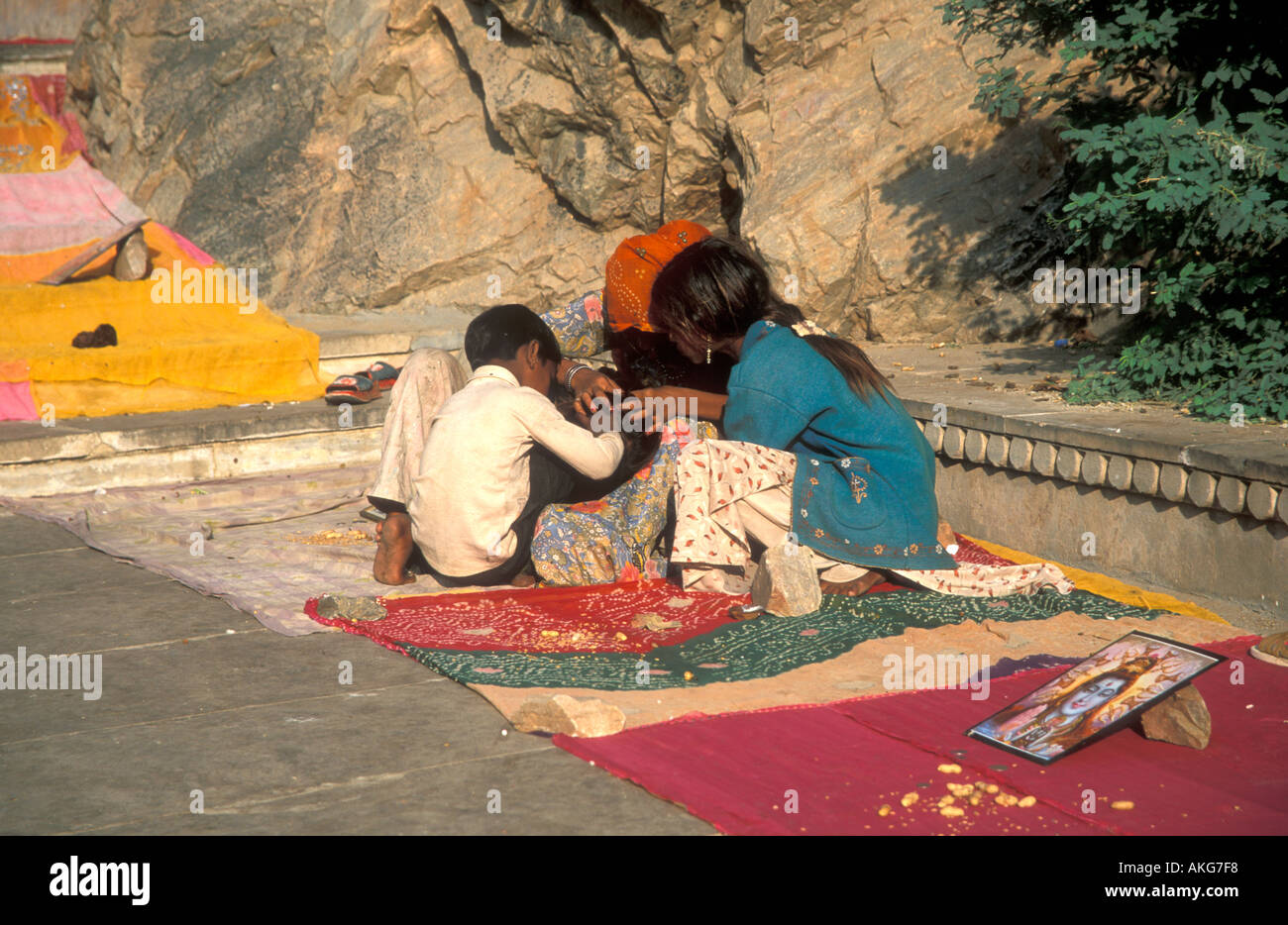 Mother removing lice or nits from her child Stock Photo - Alamy
