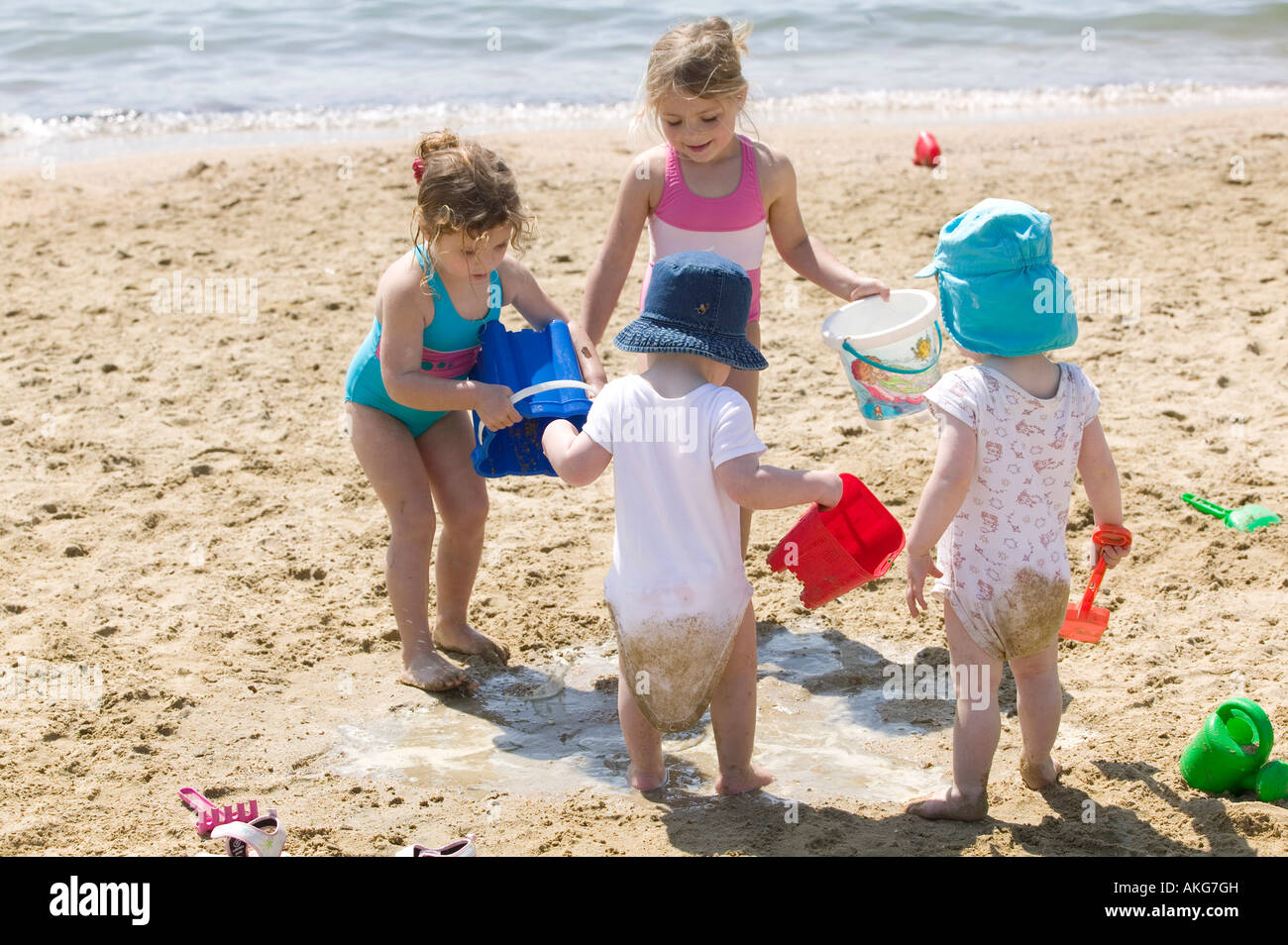 Children bucket and spades hi-res stock photography and images - Alamy