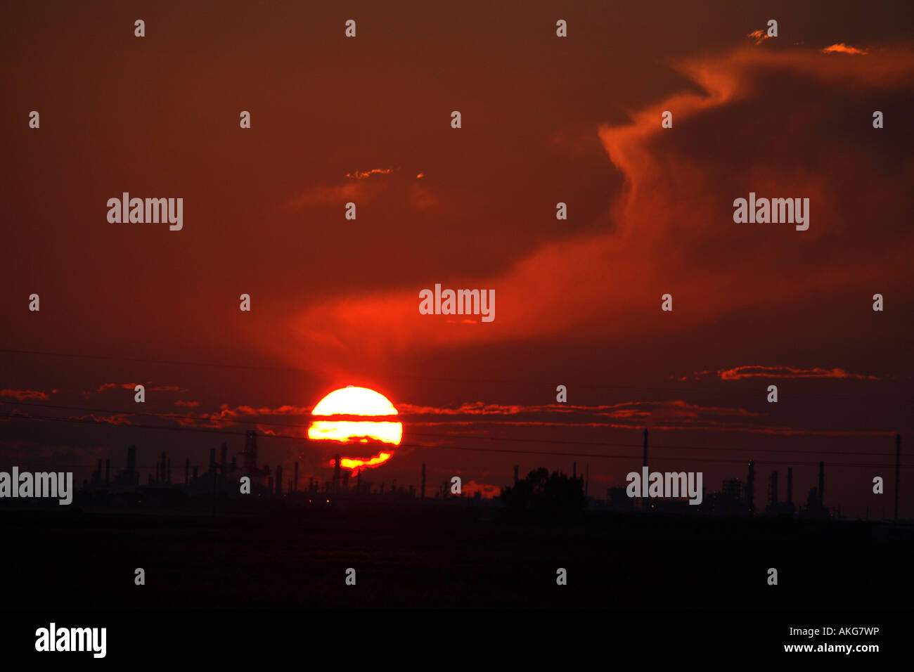 Oil refinery in regina hi-res stock photography and images - Alamy