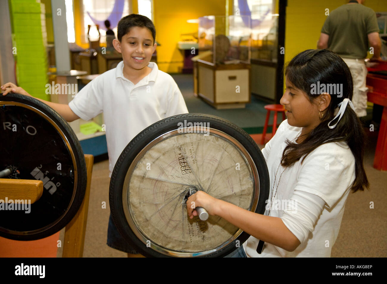 ILLINOIS Aurora Students experiment with exhibits in Sci Tech Hands on ...