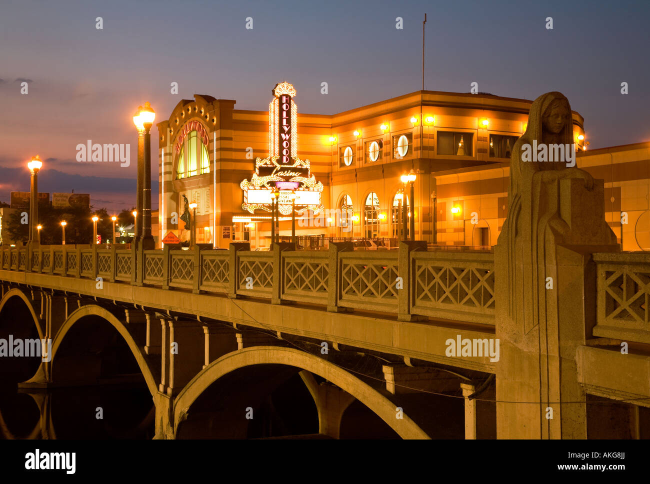 Aurora illinois hi-res stock photography and images - Alamy