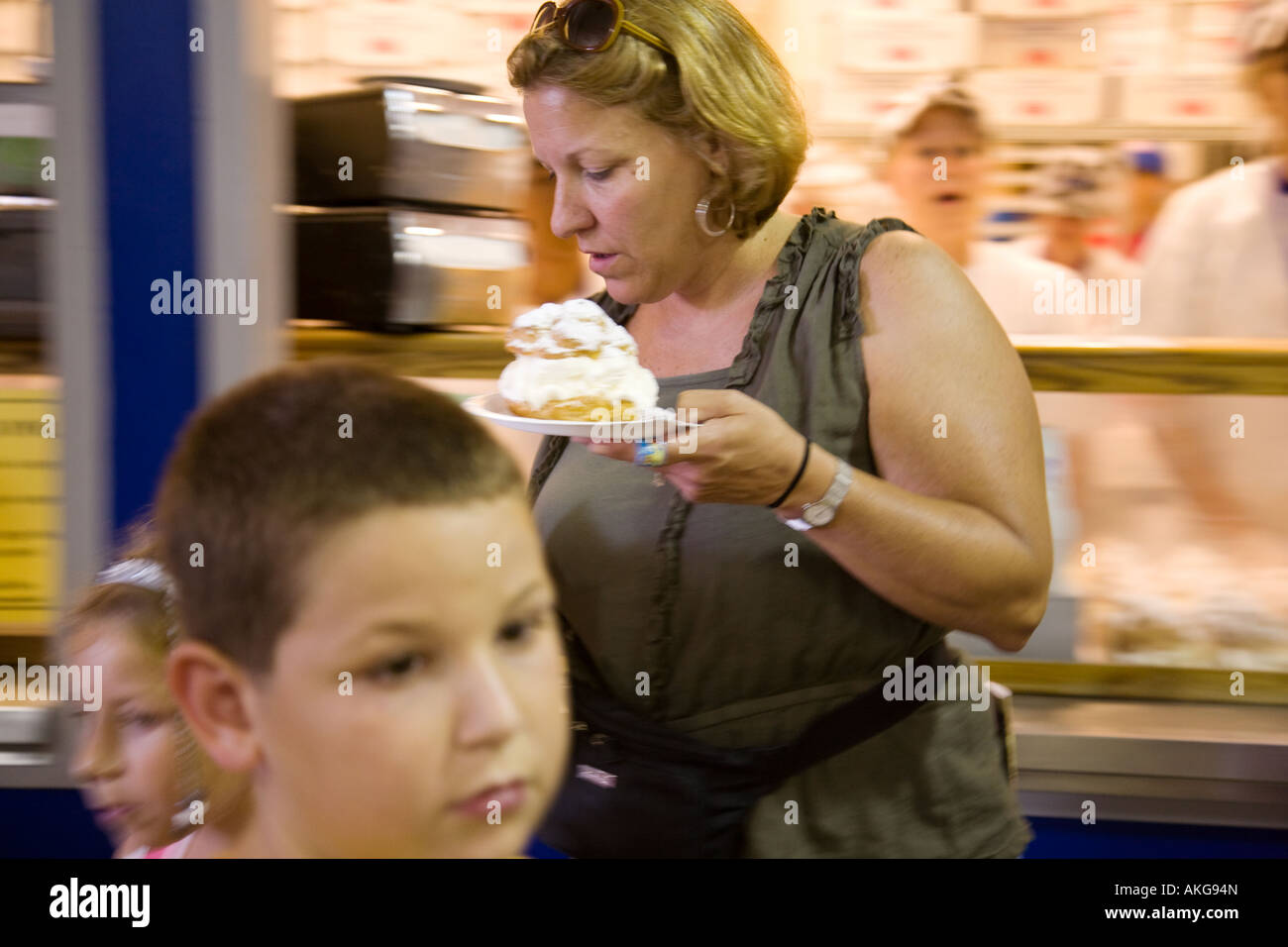 Cream puff boy hi-res stock photography and images - Alamy