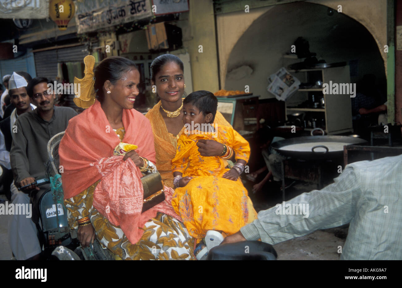 Family on a cycle rickshaw Jaipur India Stock Photo - Alamy