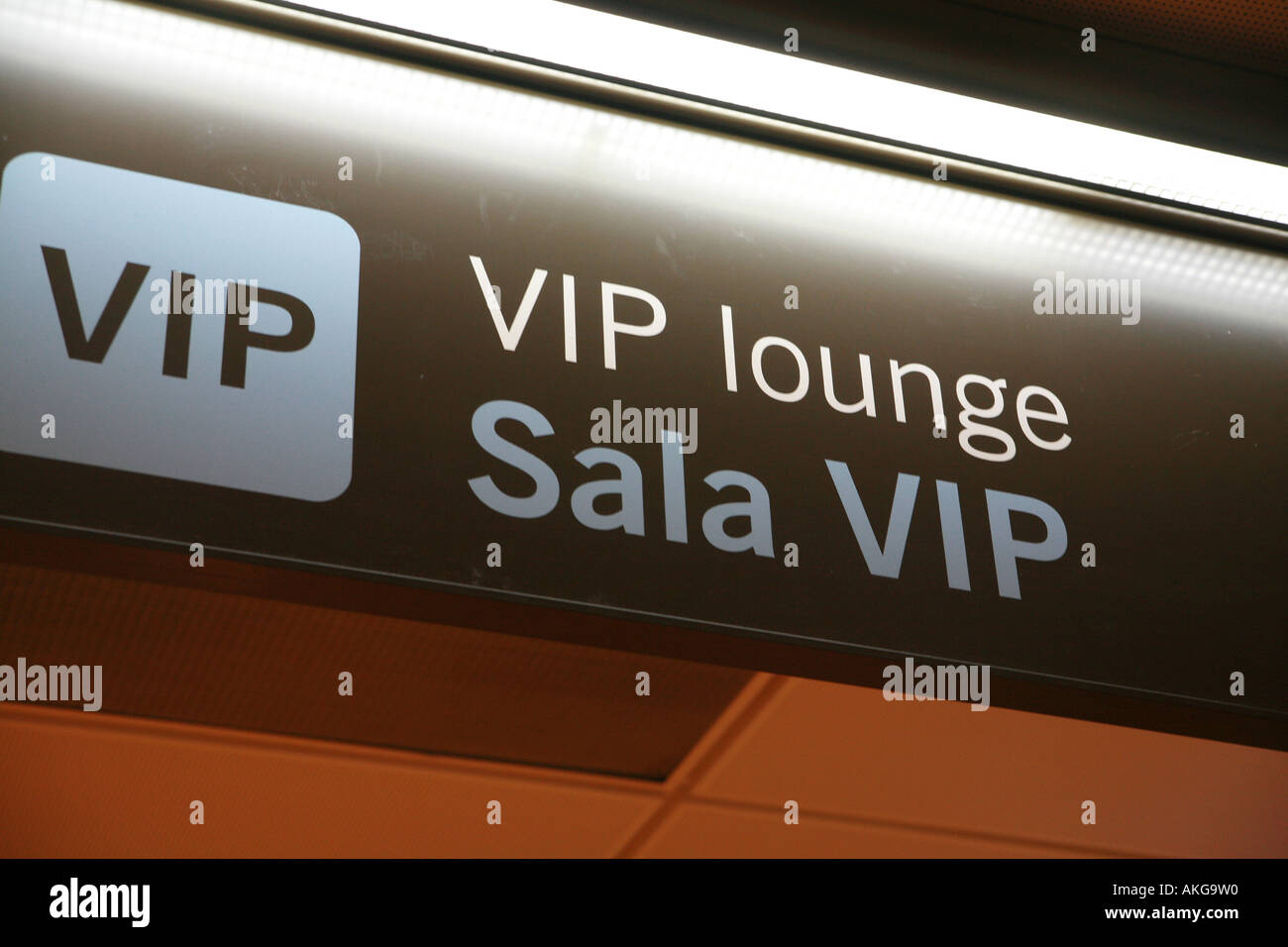 Airport sign vip lounge hi-res stock photography and images - Alamy