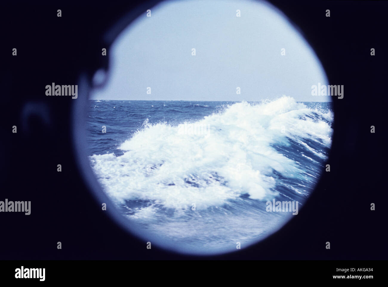 White ship porthole hi-res stock photography and images - Alamy