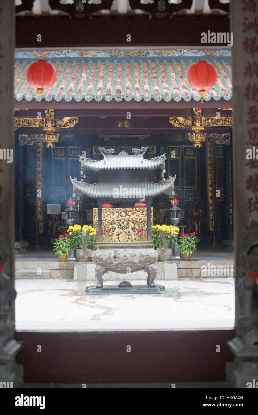 Decorative urn in a courtyard of a temple Stock Photo - Alamy
