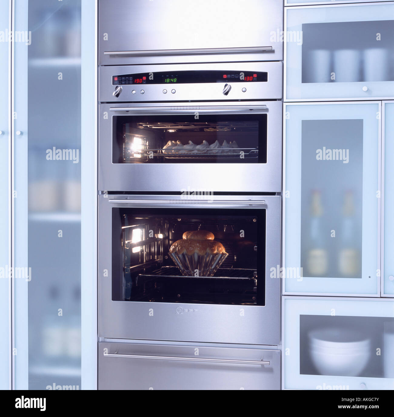 Close up of double oven in modern kitchen Stock Photo - Alamy