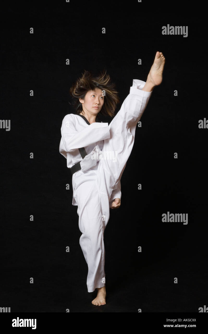Young woman performing front kick Stock Photo - Alamy